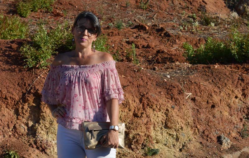 Off-the-shoulder, pink and floral girlie top: something different for me